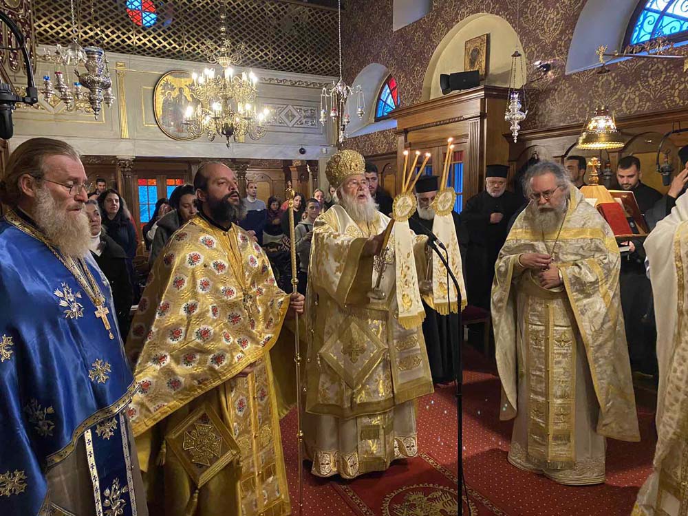 ΚΟΥΡΑ ΜΟΝΑΧΟΥ ΣΤΗΝ ΜΗΤΡΟΠΟΛΗ ΚΕΡΚΥΡΑΣ
