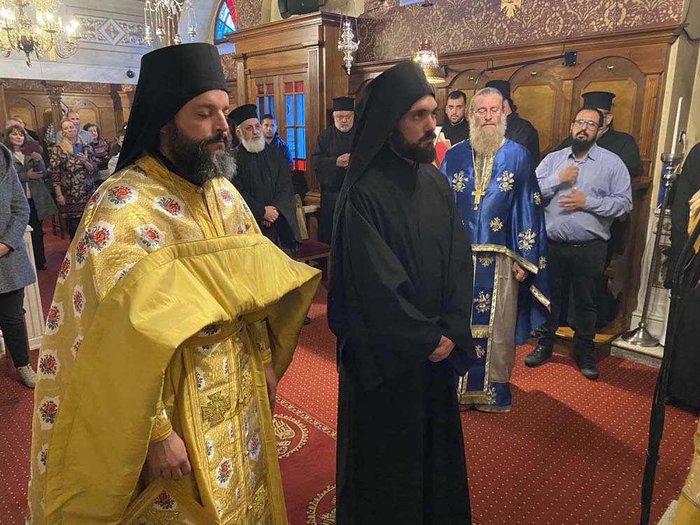 ΚΟΥΡΑ ΜΟΝΑΧΟΥ ΣΤΗΝ ΜΗΤΡΟΠΟΛΗ ΚΕΡΚΥΡΑΣ