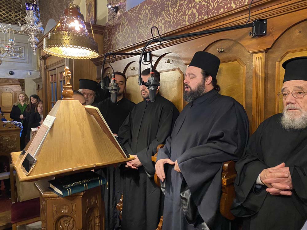 ΚΟΥΡΑ ΜΟΝΑΧΟΥ ΣΤΗΝ ΜΗΤΡΟΠΟΛΗ ΚΕΡΚΥΡΑΣ
