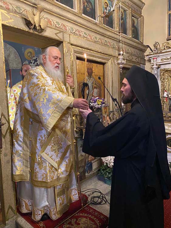 ΚΟΥΡΑ ΜΟΝΑΧΟΥ ΣΤΗΝ ΜΗΤΡΟΠΟΛΗ ΚΕΡΚΥΡΑΣ